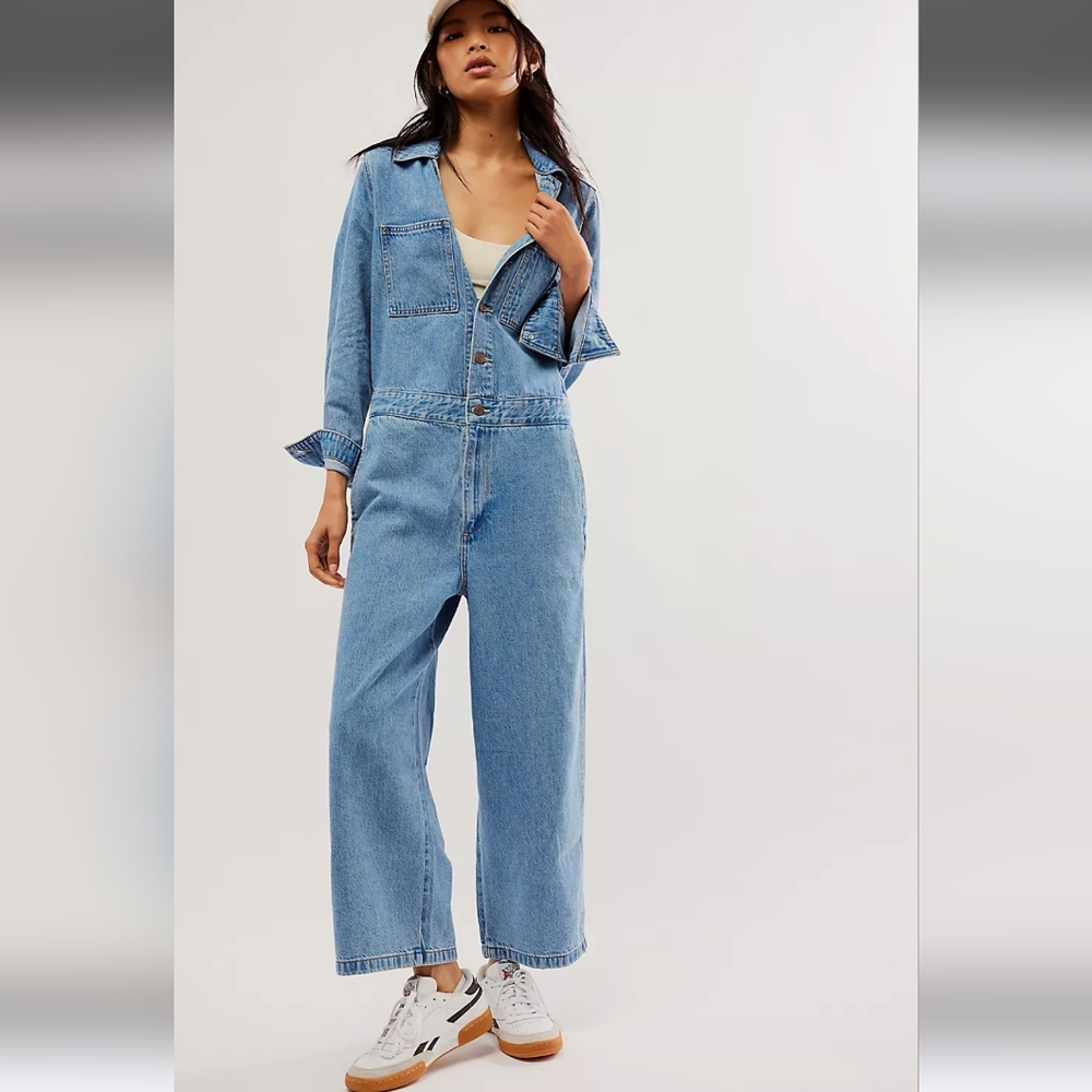 Levi's Iconic Jumpsuit NWT - Gem